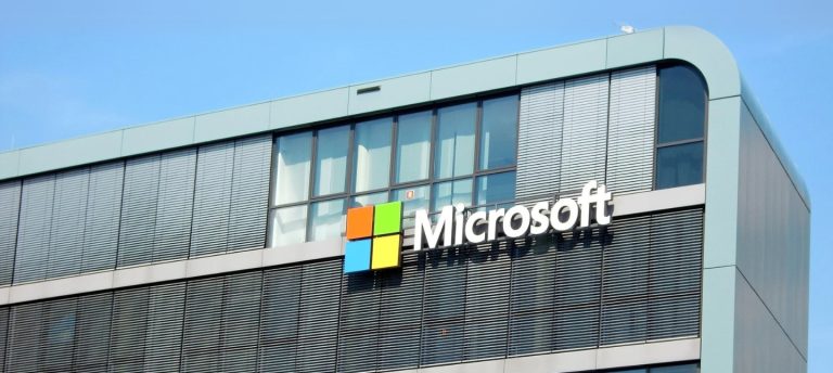 How Microsoft Changed the World: From Windows to AI – A Tech Revolution